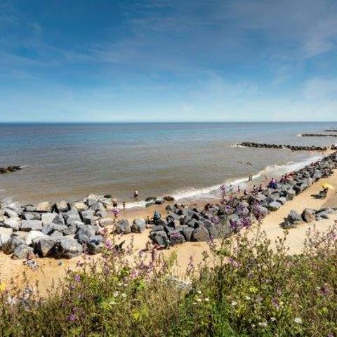 Enjoy your home by the seaside at Hopton-on-Sea